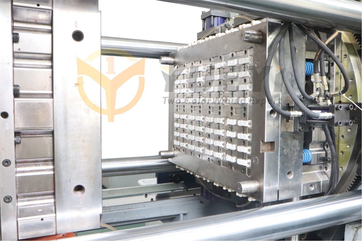 2 Components Clip Mould - YUEYI MOULD