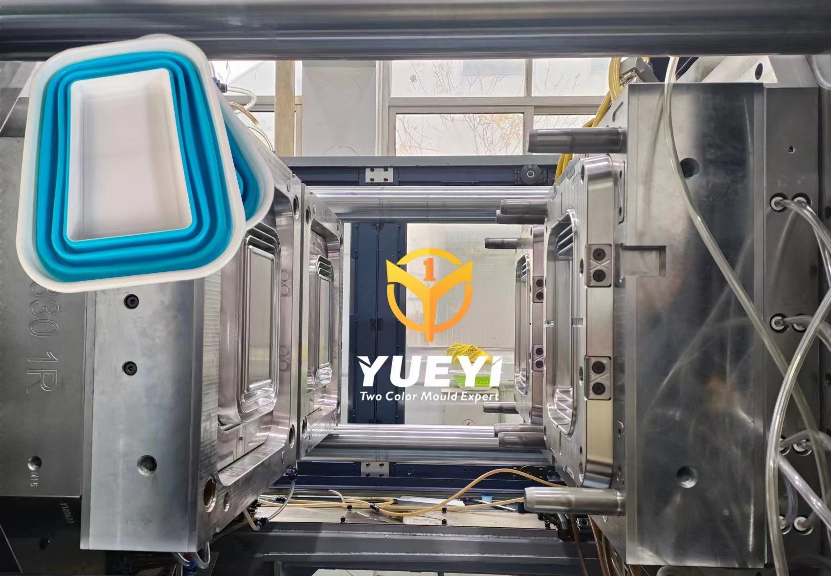 Two Material Collapsible Bucket Mould - YUEYI MOULD